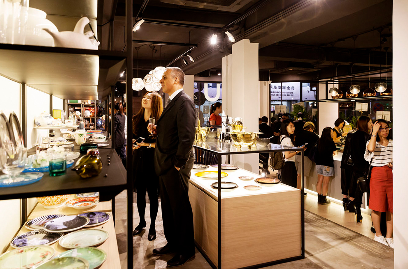 SIGNUM celebrates the opening of its new flagship store, the Guia Shop ...